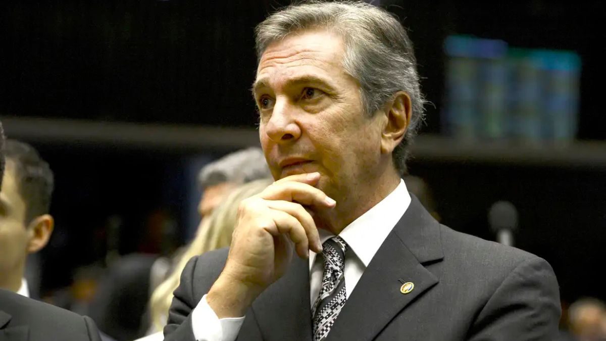 Reações à prisão de Collor: memes com Bolsonaro e indignação com o ...